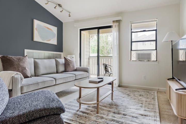 Blueground | Overlake, Pool, Nr Marymoor Park - Kirkland, WA