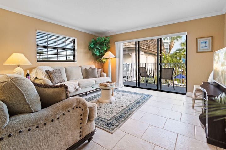 Cocoa Beach Retreat—steps From The Pier & Pool! - Cocoa Beach, FL