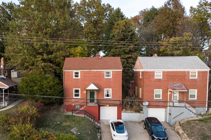Quiet Pittsburgh 3br | Parking, Ac + Pets - Monroeville, PA