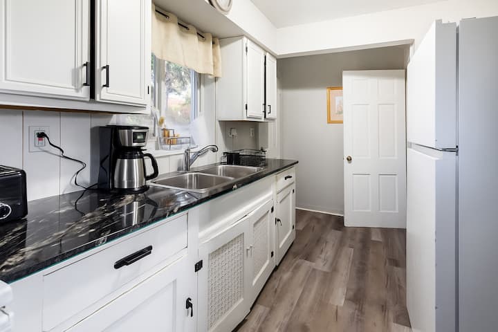 Quiet Pittsburgh 3br | Parking, Ac + Pets - Turtle, West Mifflin