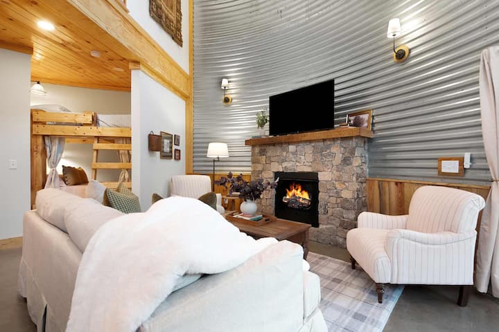 Cozy Farm Silo — Sleeps 4 W/ Private Hot Tub - Chattanooga, TN