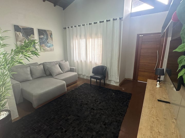 Casa Com 2 Vagas, Ar Condicionado Perto Da Fapi - Ourinhos