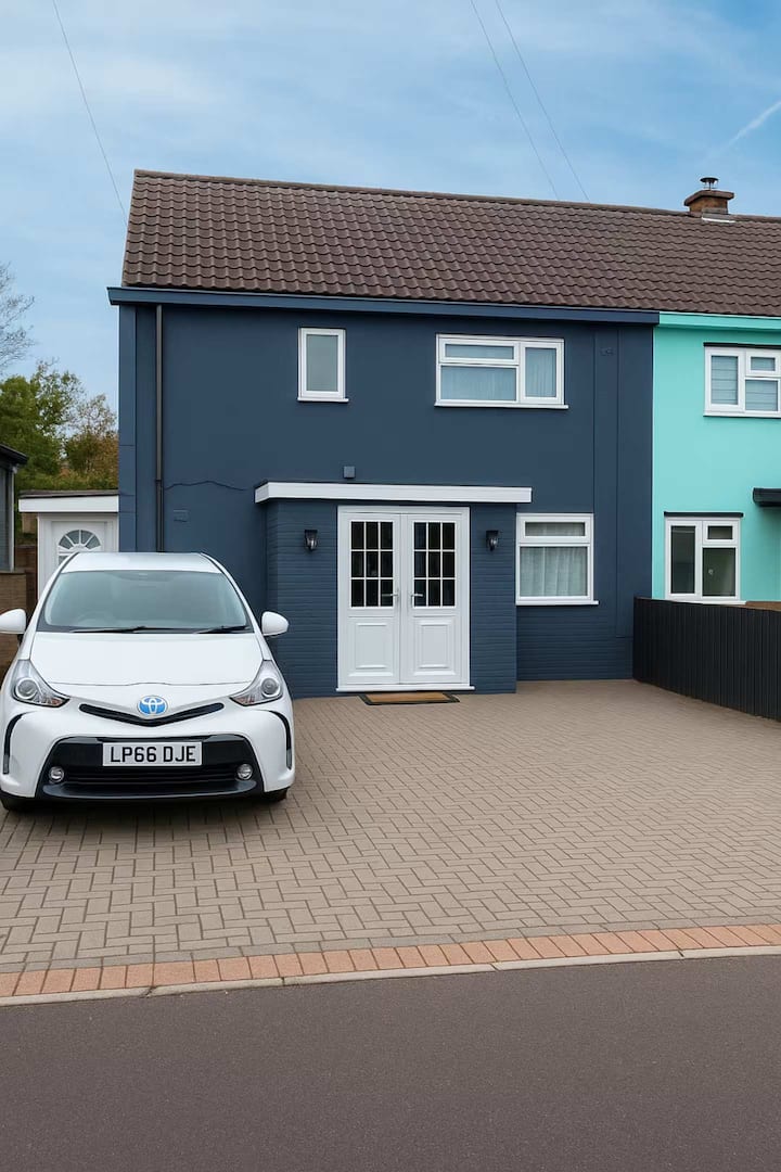 Spacious 4 Bed Contractor House Free Parking - Maidenhead