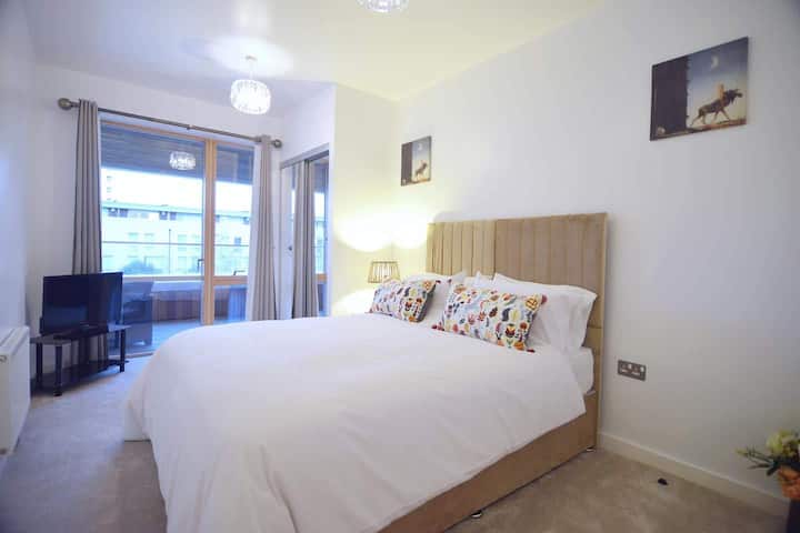 Near Dlr Station -Wifi -Parking -Pets -Sleeps 5 - Ilford