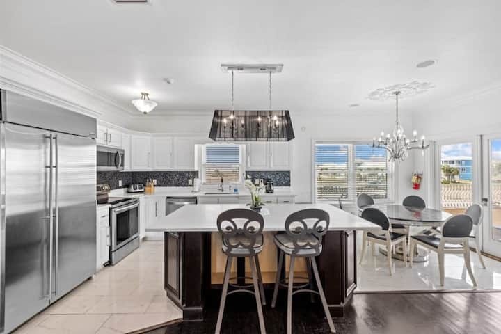 Sandcastle Beach House, Sleeps 22, Private Pool - Navarre, FL
