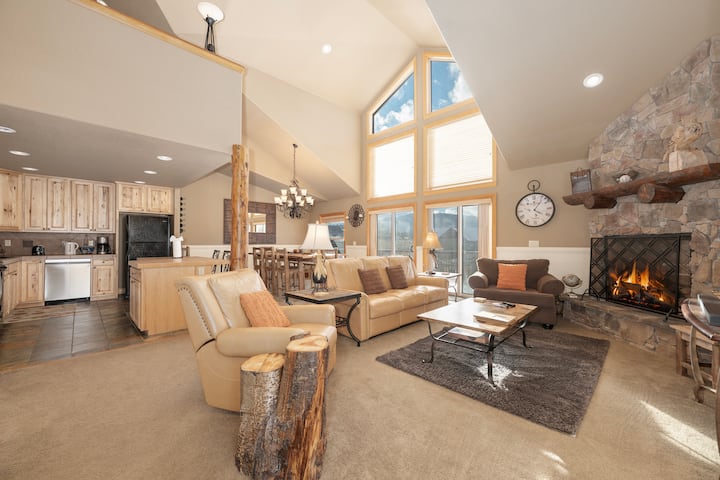 3 Bed Townhome, Private Hot Tub And Plenty Of - Tabernash, CO