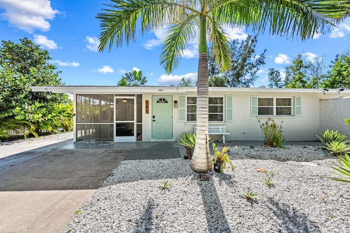 Walk To Beach And Cedar East Club Amenities - Pool - Longboat Key, FL