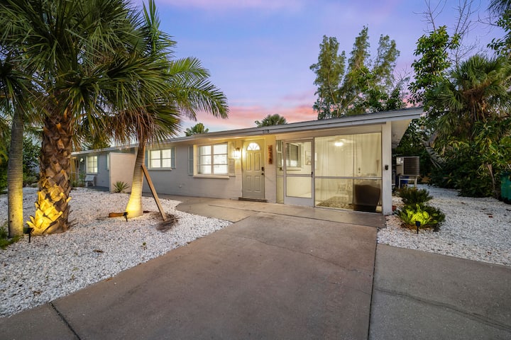 Walk To Beach And Cedar East Club Amenities - Pool - Longboat Key, FL