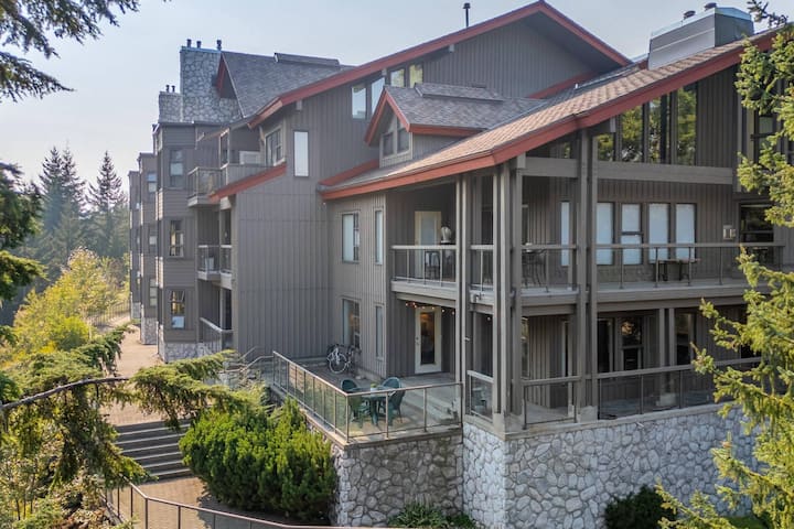 Experience Mountain Living With Over 1400 Sqft One - Whistler Blackcomb