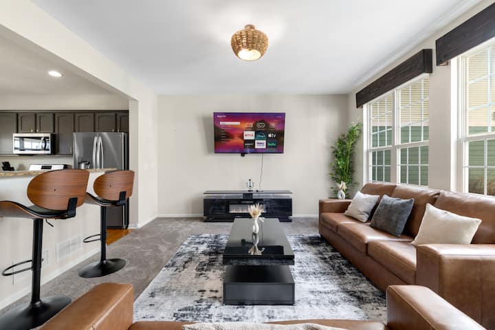 Luxury 4 Bedroom Home Elgin - Elgin, IL