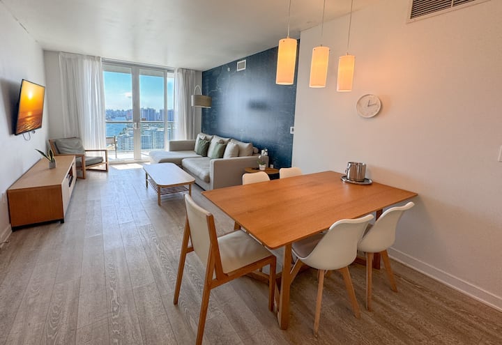 Apartment With An Incredible View 1br 1bth - Hallandale, FL