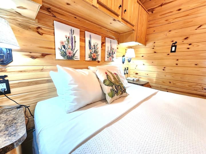 Rustic Getaway At Mill Creek Ranch - 