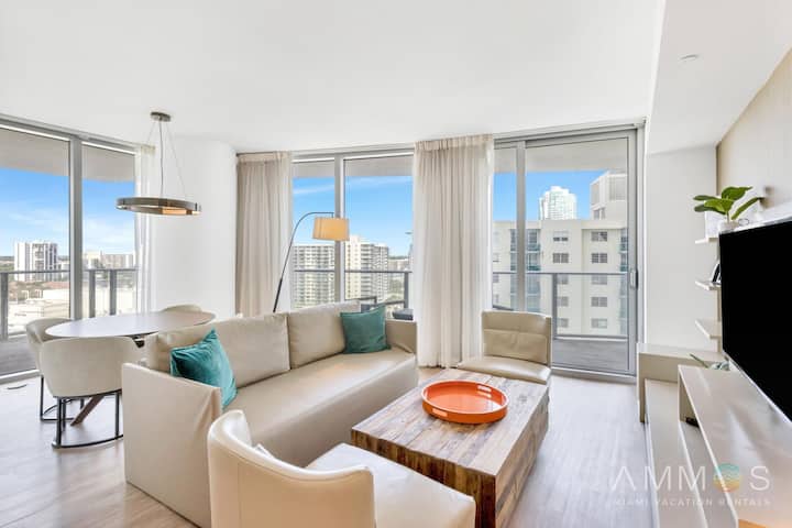 Ocean View Balcony With Pool & Gym Access - Hallandale Beach, FL