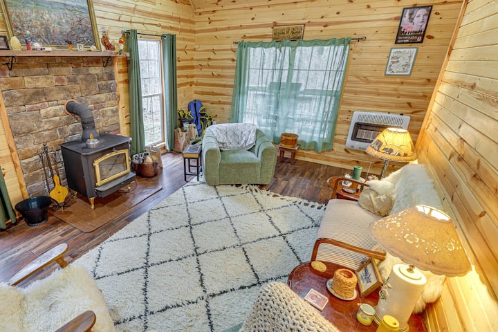 Greenbrier River On-site! Modern-rustic Log Cabin - Watoga State Park, Marlinton