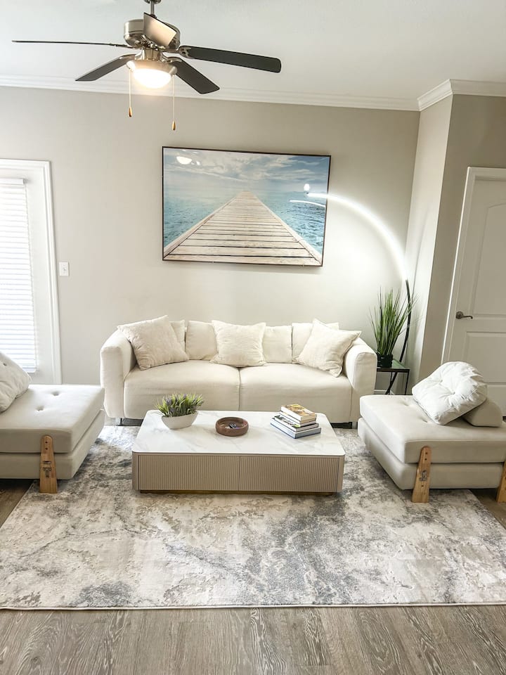 Charming 2br/2ba Oasis In Magnolia - The Woodlands, TX