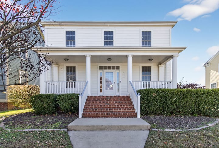 3br 2.5ba W/ King Suite, Fenced Yard, Parking - Chesapeake, VA