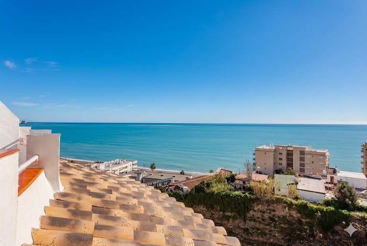 Sea & Mountain View Apartment - Fuengirola