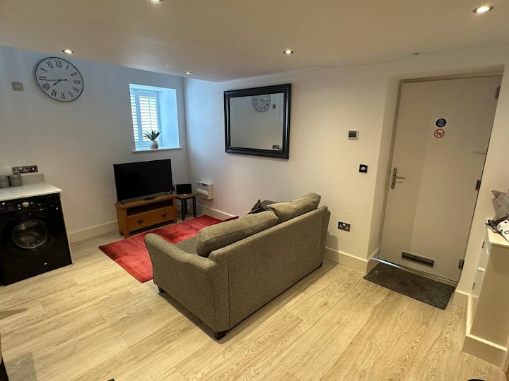 Cosy 1 Bed Close To Chester W/ Parking! - Chester