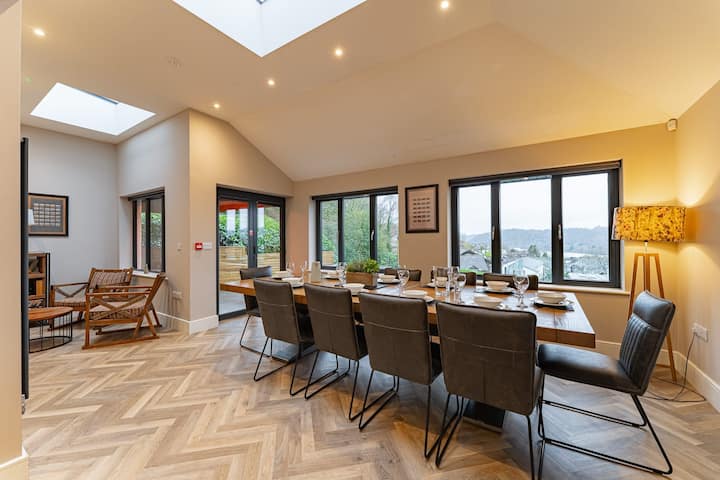 Howe Top, Sleeps 10, Hot Tub, Windermere Views - Ambleside