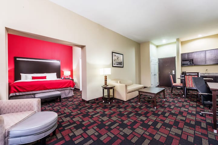 Wingate Lake Charles | Elegant Presidential Stay - Lake Charles, LA