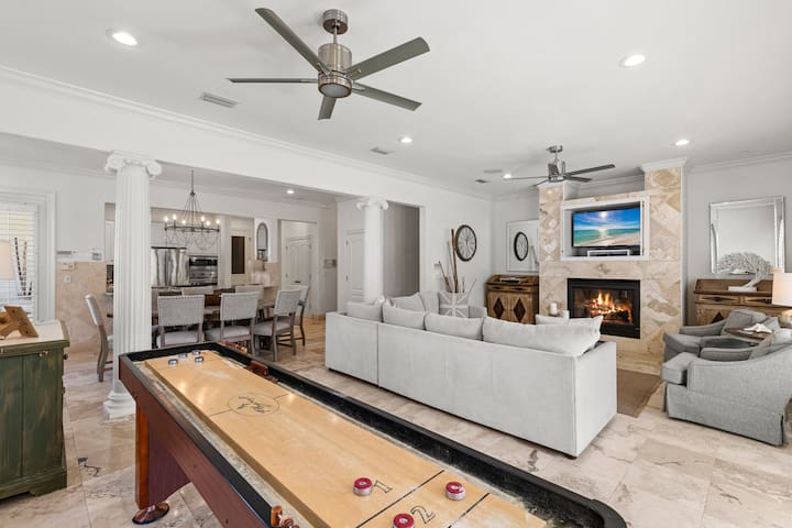 Walk To Beach | Destin Beach House | Sleeps 15 - Destin, FL