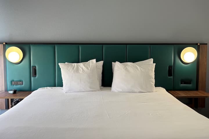 King Suite | Wingate Indianapolis | Free Shuttle - Indianápolis, IN