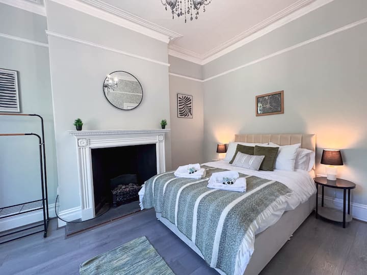 Large 6-bed Harrogate • Long Stays Up To 40% Off - Harrogate