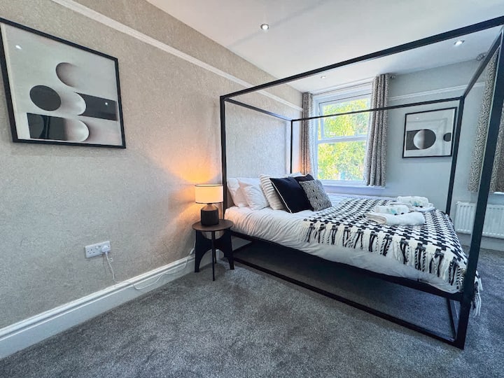 Harrogate Relocation Home | Sleeps 14 | Central - Harrogate