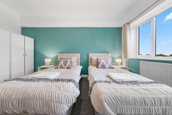 Twickenham 2-bed • Long Stays Up To 40% Off - Twickenham