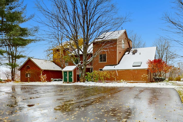 Walk To Lifts 2br 2nd-floor | Patio | Pool - Thompsonville, MI