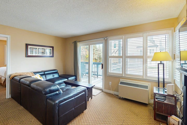 1br Condo With Hot Tub, Heated Pool & Private Deck - Thornbury