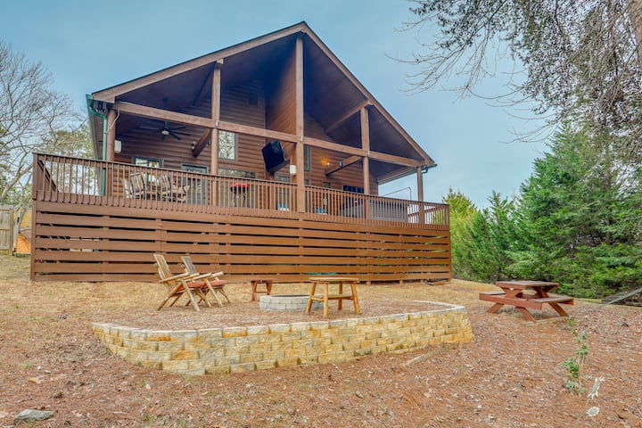 Steps To Lake Lanier: Wooded Escape W/ Boat Dock - Lake Lanier, GA