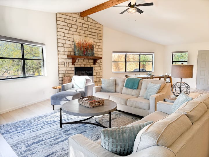 Lakeside Escape + Boat Dock, Kayaks, Game Room! - Horseshoe Bay, TX