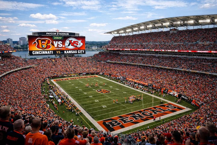 Downtown 2 Bed W/ Pool, Hot Tub, Gym - Cincinnati, OH