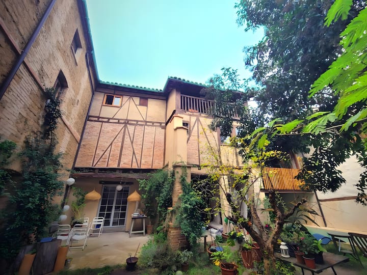 Casona ÚNica Con Patio Compartido - Candeleda