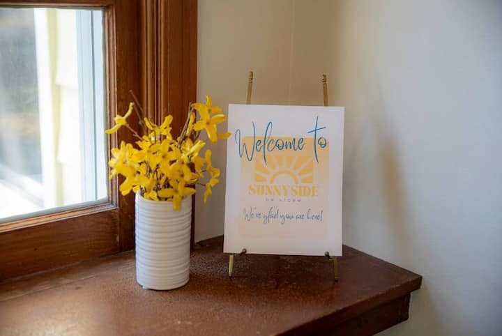 Sunny Side On Storm • Bright 3br/3ba Retreat - Ames, IA