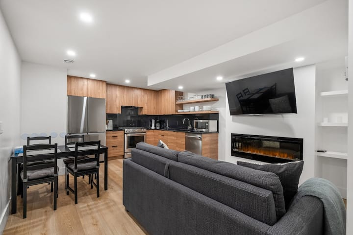 Luxury Two-bed Basement Suite|private|sleeps5 - Fort Calgary
