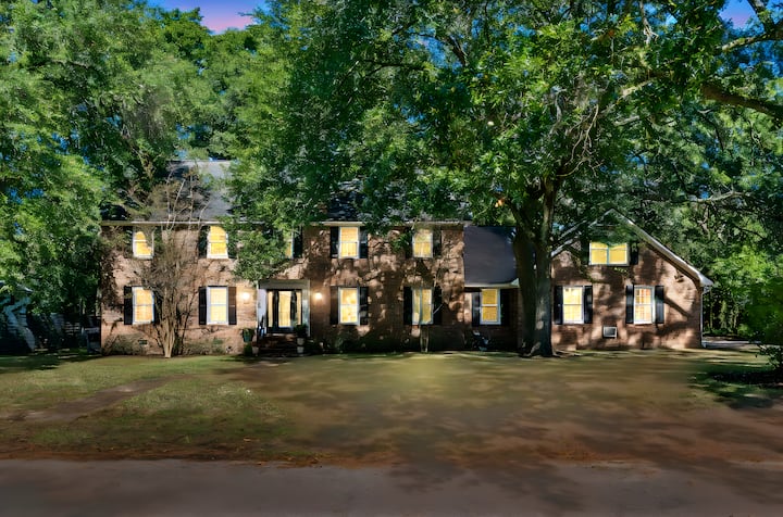 The Molasses Manor | Minutes From Everything - Mount Pleasant, SC