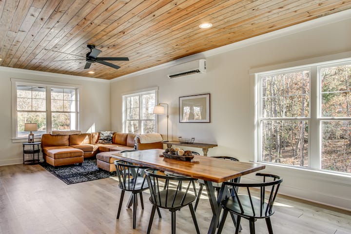 Unplugged Getaway On Lake Secession! Home W/ Dock - Richard B. Russell Lake