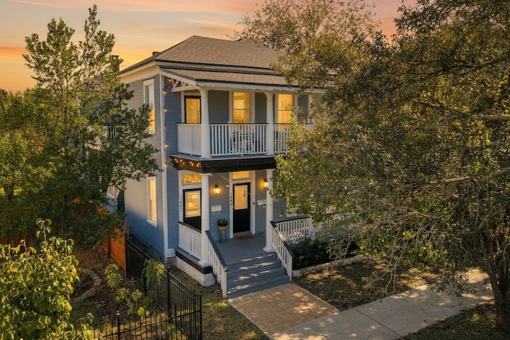 Designer 2br | Historic Charm + Walk To Fun - Jacksonville, FL