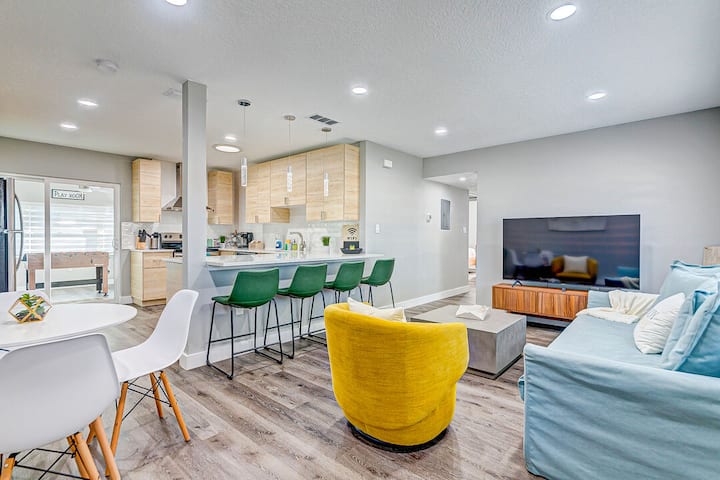 Seaside Stay - Outdoor Patio & Fenecd-in Backyard! - Cocoa Beach, FL