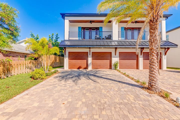 Beachy Duplex W/ Balcony & Patio! - Cape Canaveral, FL