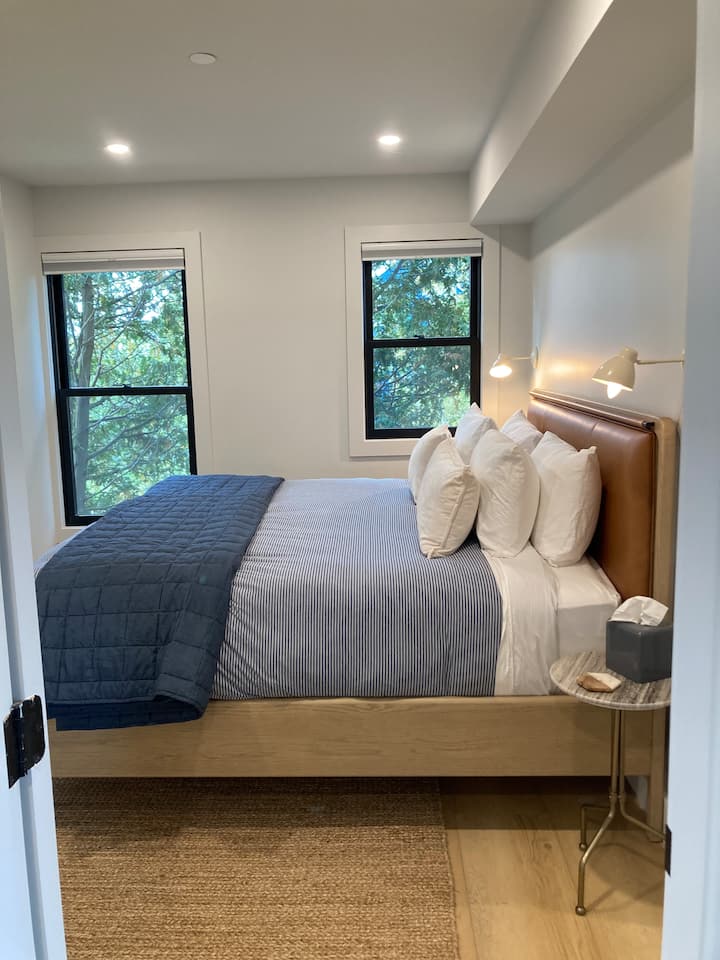 Great Island Inn - 1br King Apartment - Water View - Appledore Island, ME