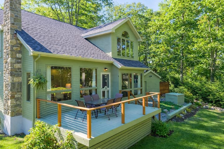 Walk To Stover's Point Beach From Here! - Freeport, ME