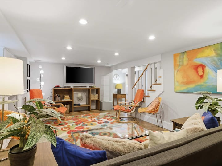 Charming 4br Bungalow - Steps To Clarendon Metro - Montgomery County, MD