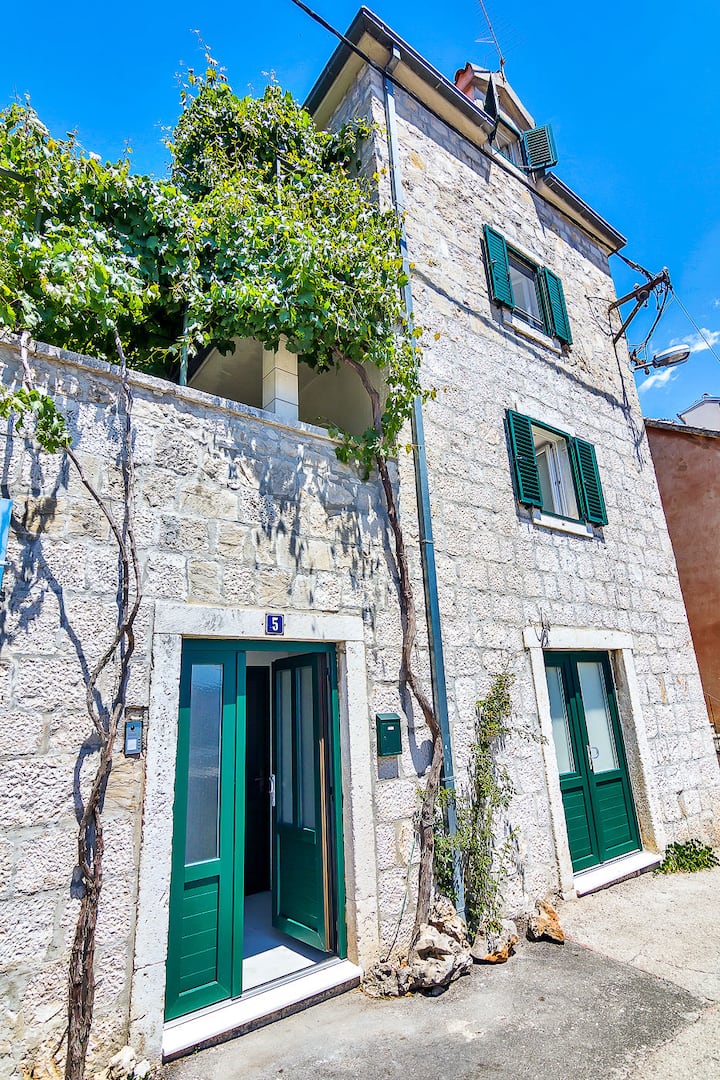 Appartement Luce I Jure (65921-a1) - Tučepi