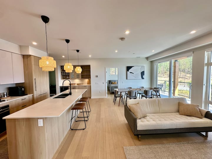 Zara Luma Peak Views •⁠ Nature Immersion - Lake Country