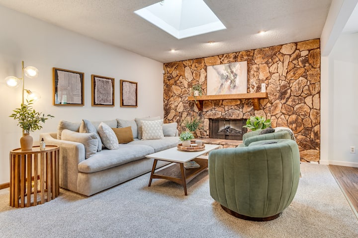 4 Mi To Capitol: Spacious Springfield Home W/ Deck - Springfield, IL