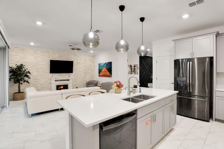 Beautiful Family Friendly Home W/ Pool & Game Room - Melbourne Beach, FL