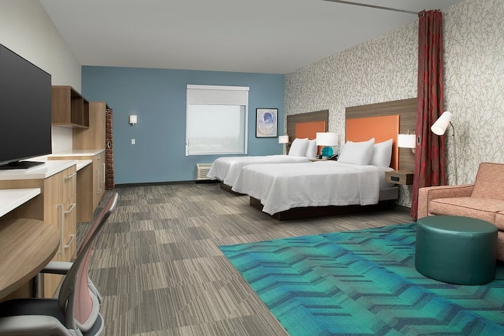 Chic Blue Lagoon Stay Close To Shopping & Dining - Miami, FL